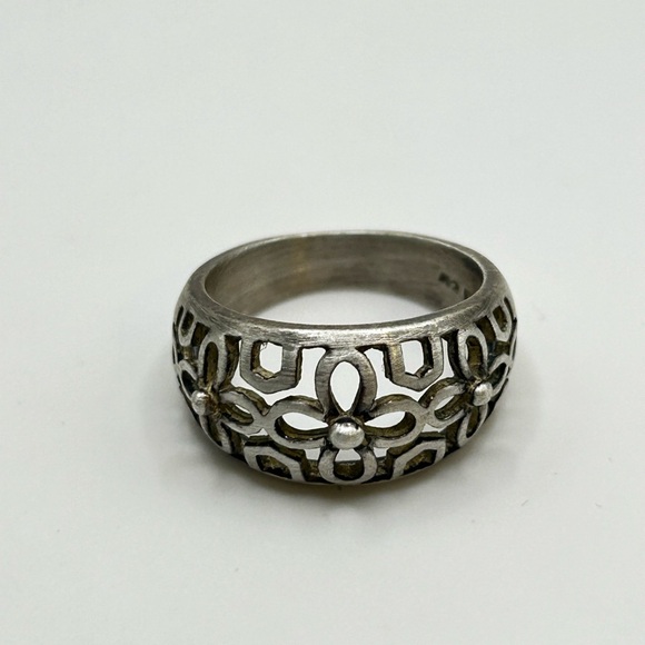 Jewelry | Vintage Sterling Silver Ring Size 7 Intricate Pattern Design ...